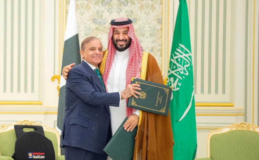 Saudi Arabia, Nuclear-armed Pakistan Sign Mutual Defence Pact - London ...
