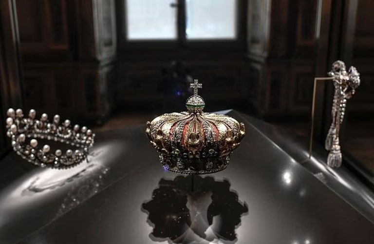 Brazen Thieves Drop Priceless Eugénie Crown Outside the Louvre in Paris ...