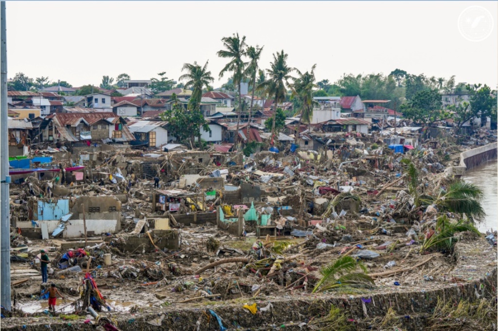 Philippines Hit by ‘Intense’ Typhoon as Nearly a Million Evacuate ...